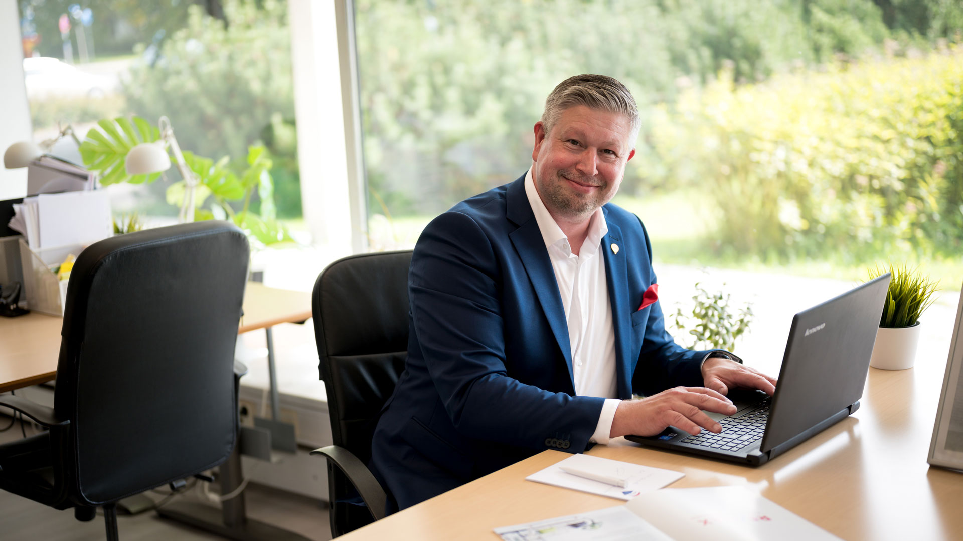 Yhteys | Antti Liinpää | Asunto-Antti | Auto-Antti