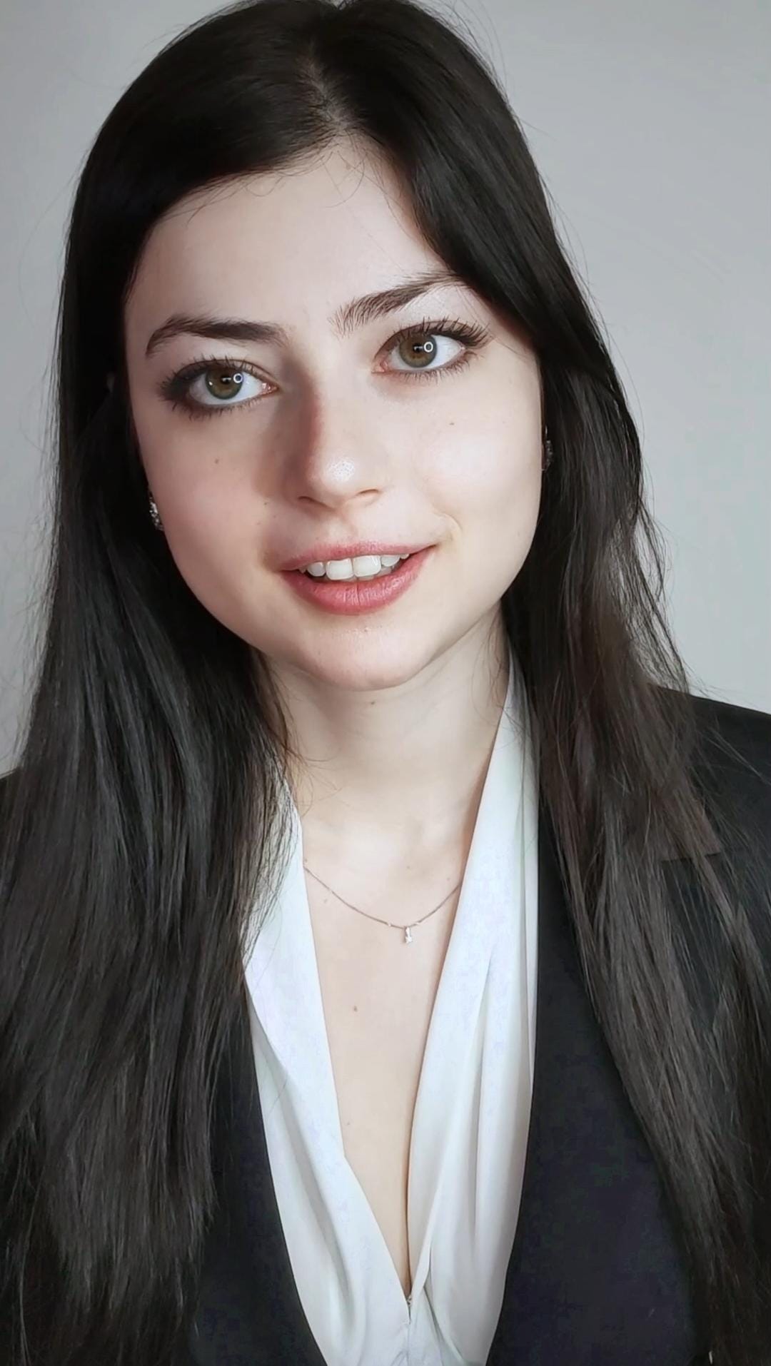 Karlotta Dalipi: Aspirante attrice online