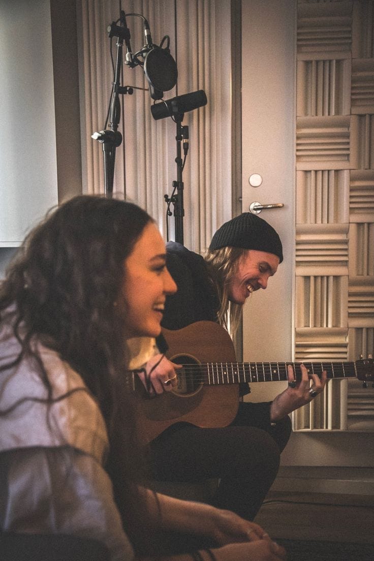 Emerging Artists 2025: How Genre Fusion, TikTok, and Visual Identity ...